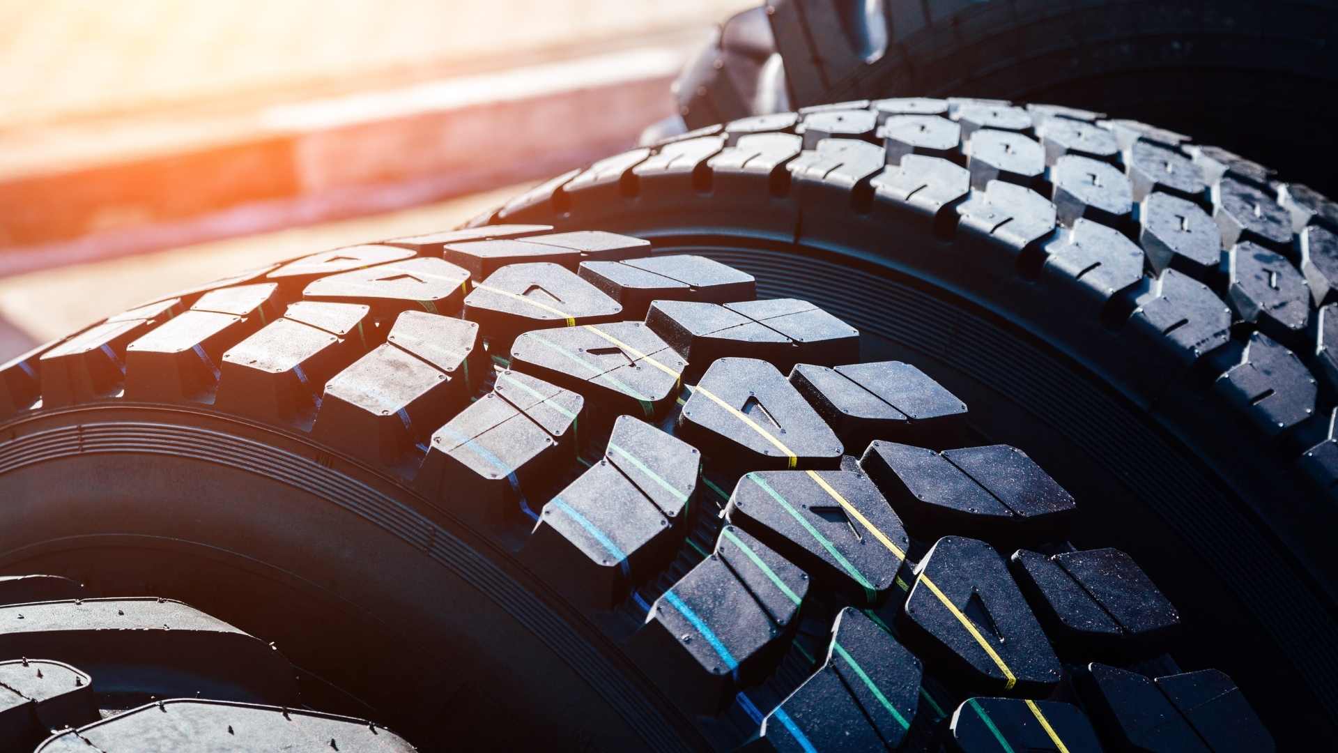 305/55-R20 vs. 35/12.5-R20 Tire Comparison - Vehicle Trooper 305/55-R20 vs. 35/12.5-R20 Tire Comparison - Vehicle Trooper